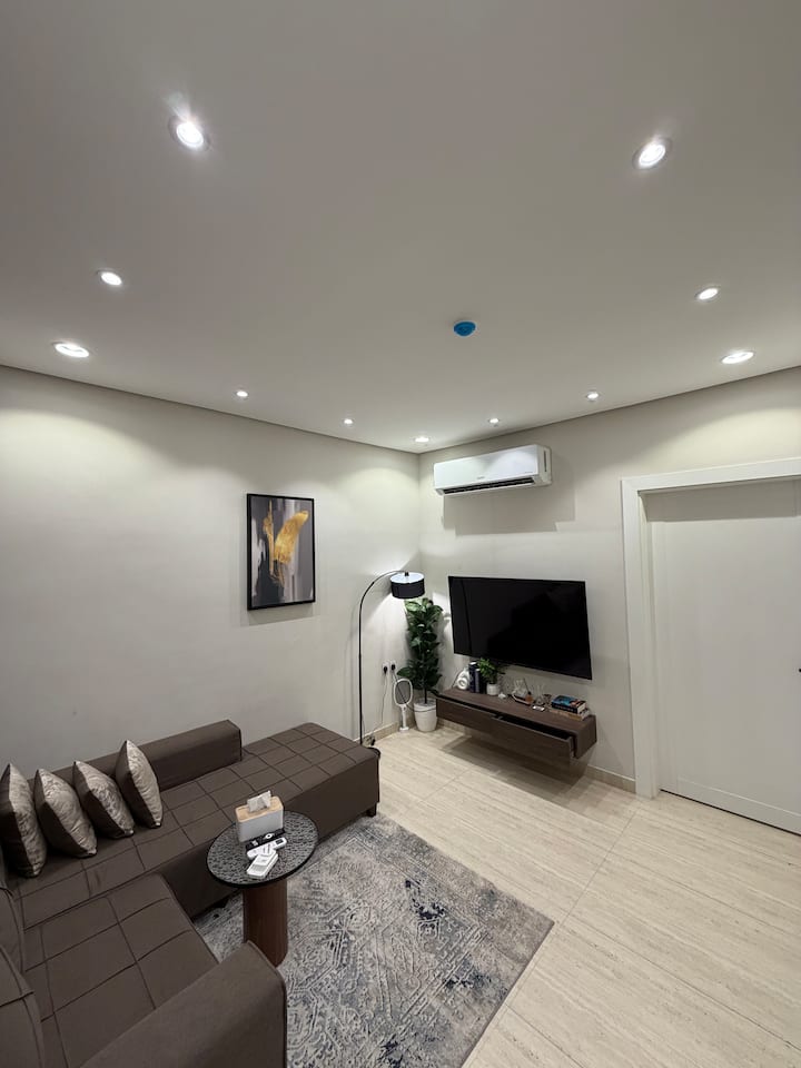 Bedroom And Living Room With Smart Entrance - Dammam