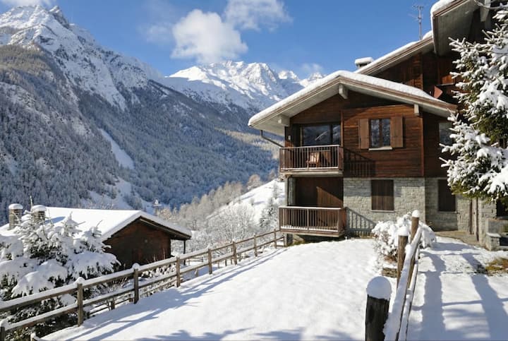 Elegant Chalet Apt. - Panoramic Views & Garage - Valtournenche