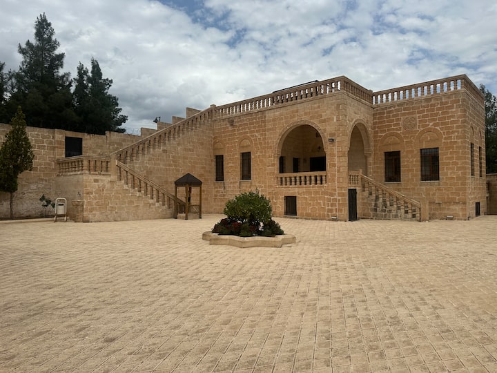 Midyat Merkezde Tarihi Konak(tamamı) - Midyat