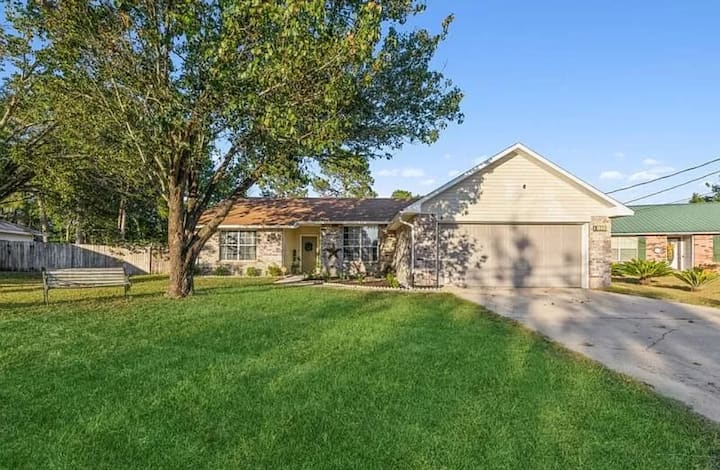 Spacious 3br/2 Bath Haven | Near Afb Base & I-10 - Crestview, FL