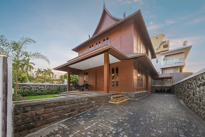 Nine Oaks Wooden Chalet - 3bhk Pvt Pool - Lonavla