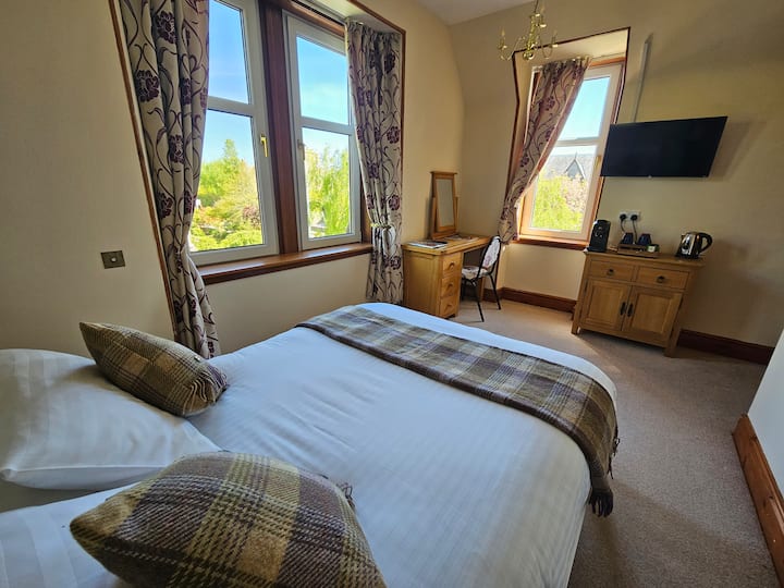 Double Room With Small Ensuite - Inverness