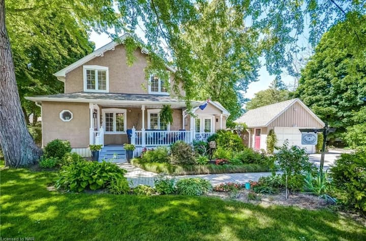 Matisse B&b, Bright Queen Room - Niagara-on-the-Lake