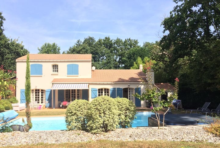 Grande Maison Piscine + Jacuzzi - La Roche-sur-Yon