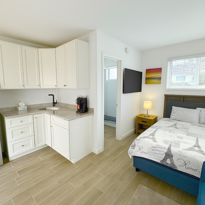 Awesome Studio In Pompano Beach! - Pompano Beach, FL