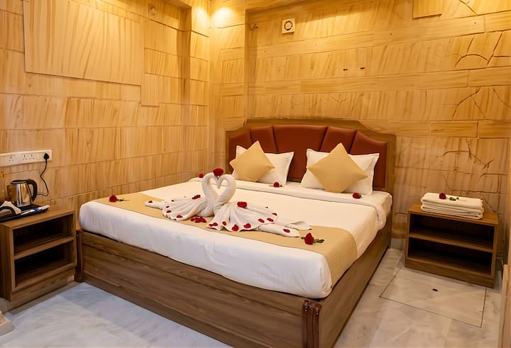 Luxury Room In Varanasi - Varanasi
