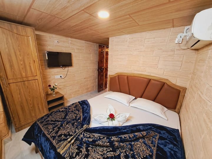 Luxury Room In Varanasi - Varanasi