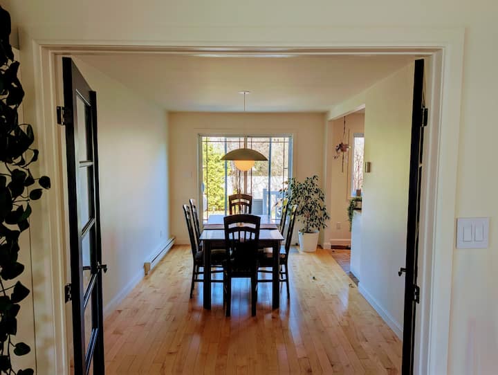 Fully Furnished Cozy House - Varennes