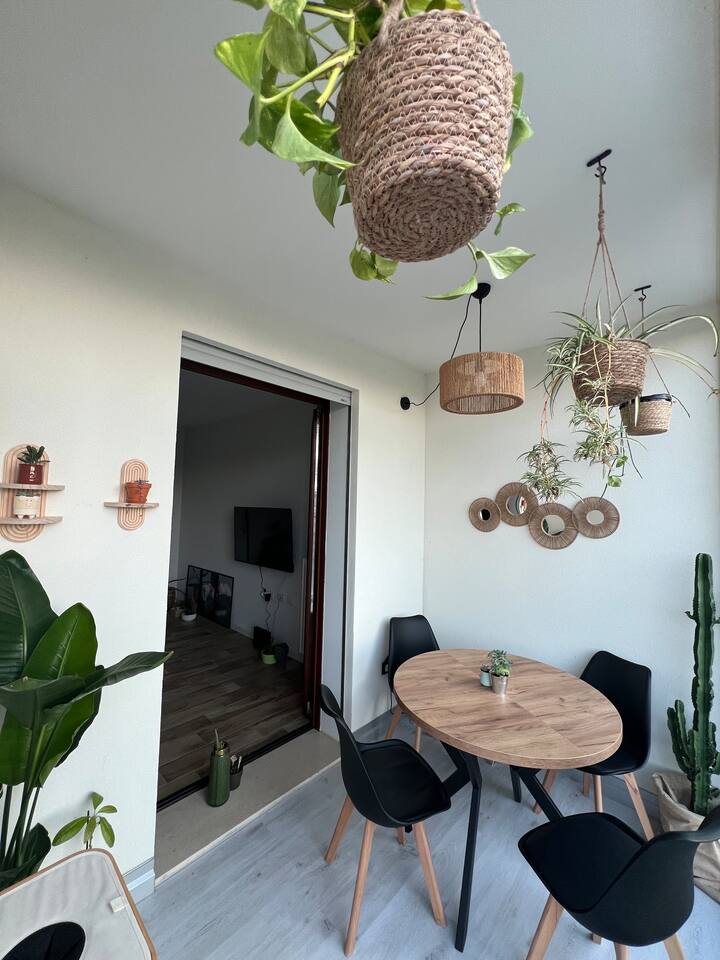 Cozy Planty Place - Imola