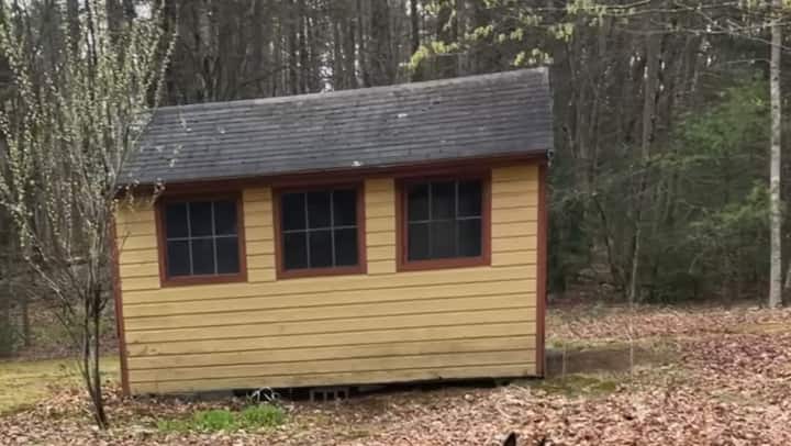 Rustic Camping Cabin - 노팅험
