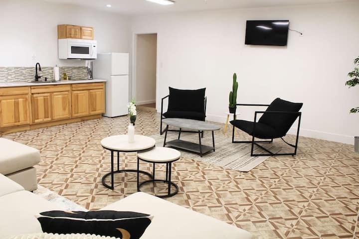 Spacious Guesthouse | 10 Min To State Farm Stadium - Phoenix, AZ