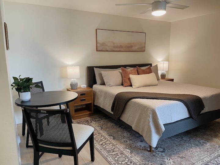 King Suite • Pvt Entry + Pool - Phoenix, AZ