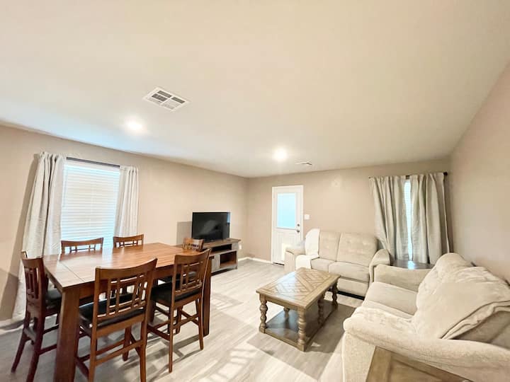 3br Near Lackland Afb & Seaworld - United States