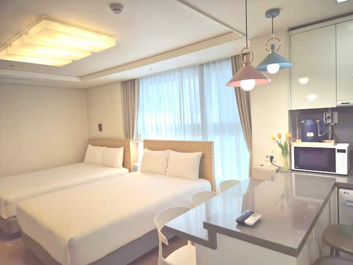 해변과-2-172b(더블-트리풀베드) #해운대해변110m#짐보관#무료주차#정수기 - Busan