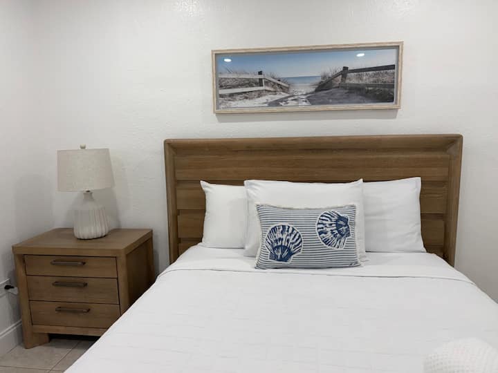 The Salty Cottage: Your Miami Getaway - Coral Gables, FL