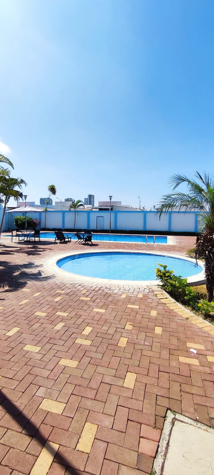 Villa En Urb. Privada Cerca Malecón Salinas - Salinas