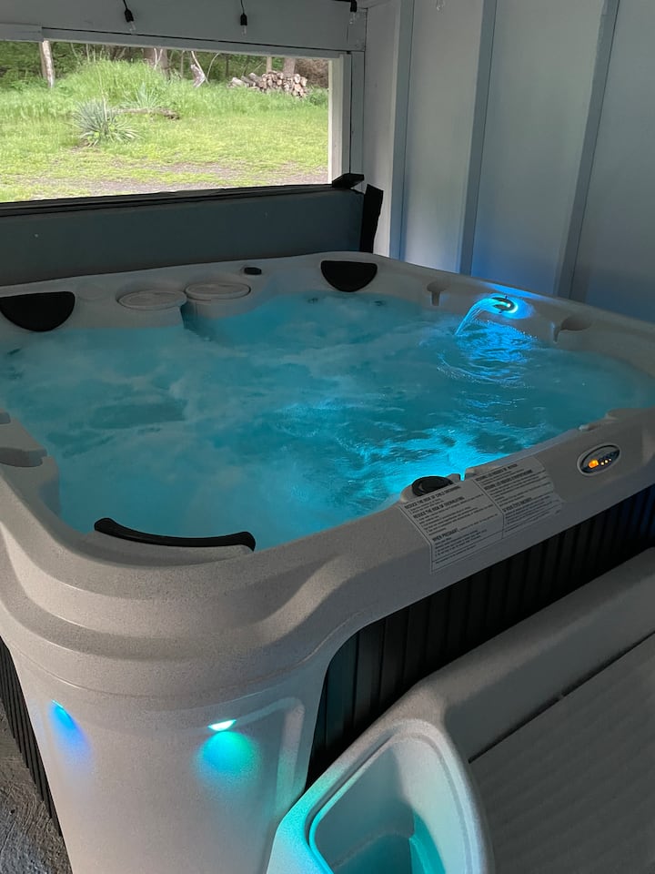 Cozy Hershey- Harrisburg Hideout W/ Hot Tub - Middletown, PA