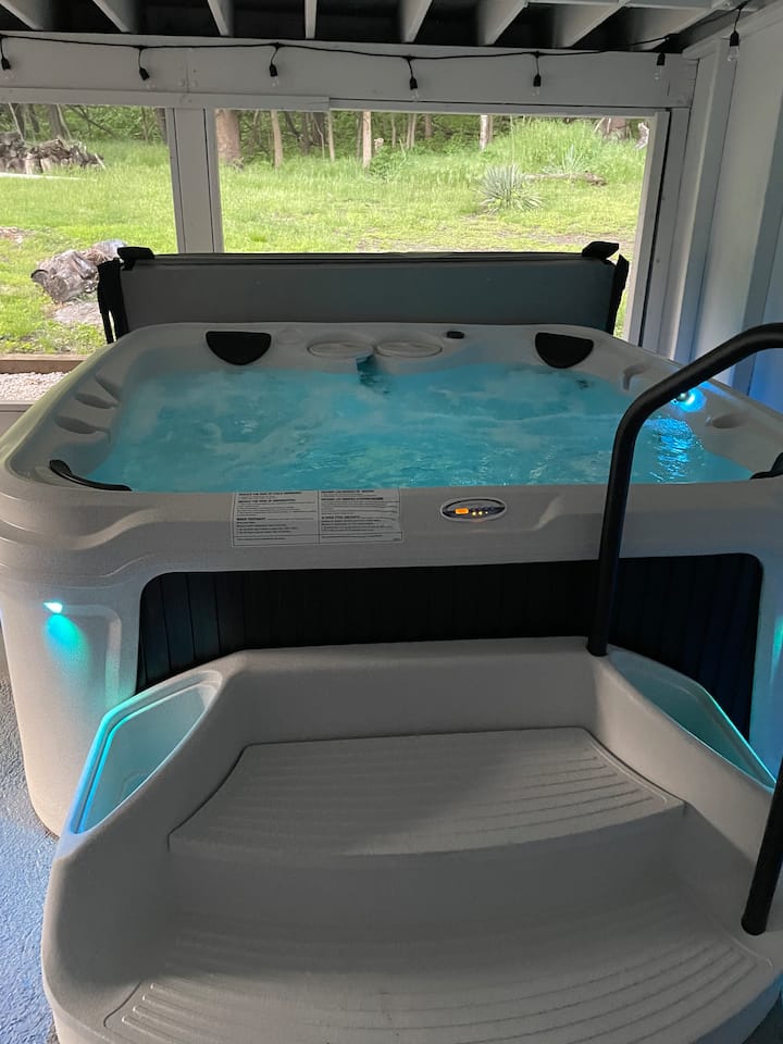 Cozy Hershey- Harrisburg Hideout W/ Hot Tub - Middletown, PA