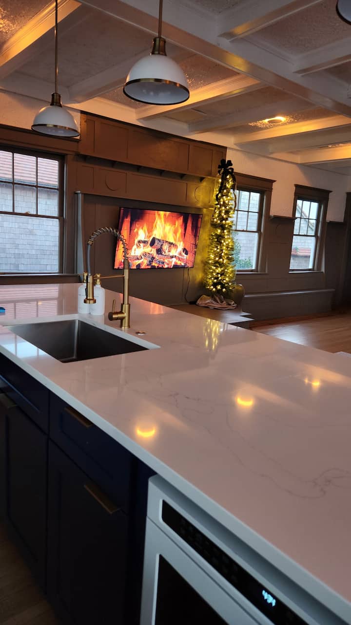 The Capone House-al Capone's Bayfront Speakeasy - Atlantic City, NJ