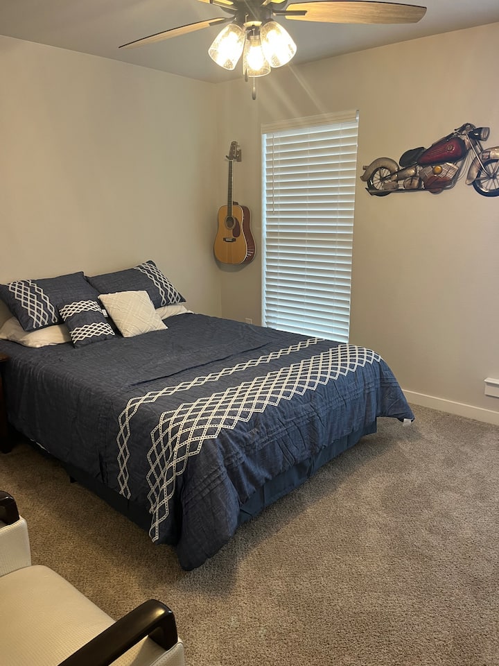 Private Room In New Subdivision - Lubbock, TX