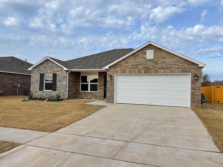 Bixby New Build Home-7 Beds - Bixhoma Lake, OK