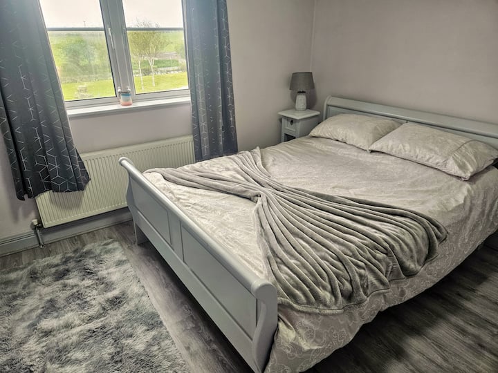 Double Room,
King Bed, Ensuite With Shower. - Enniscrone