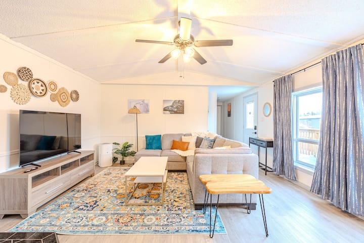 3br Home | Ideal Long Stays · Parking · Aurora - イエローナイフ