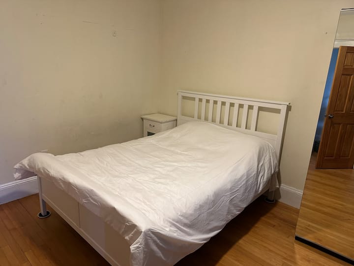 Large, Clean, Cozy, Ac Bedroom - Cambridge, MA