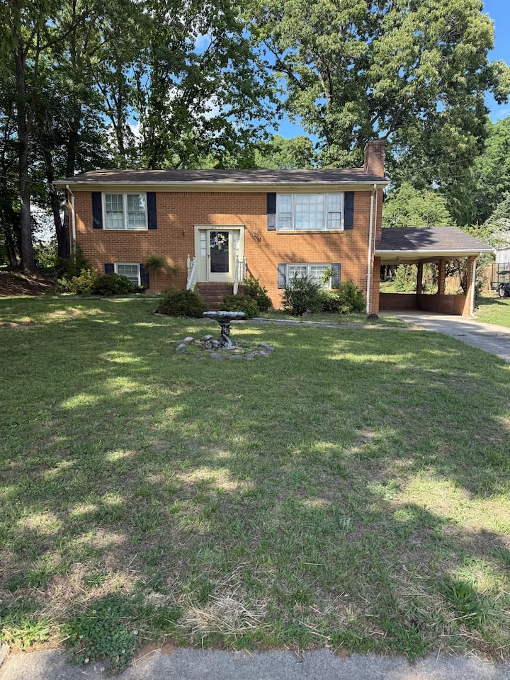 Country Living On Ridge - Danville, VA