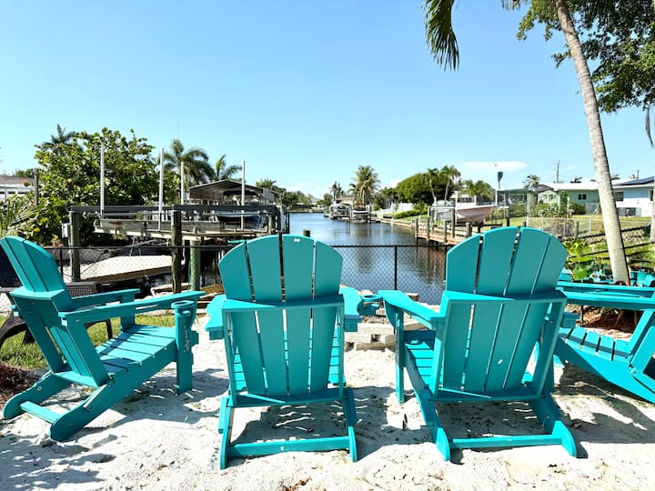 Waterfront Escape W/ Kayaks, Luxe Kitchen, Hot Tub - Sanibel Island, FL