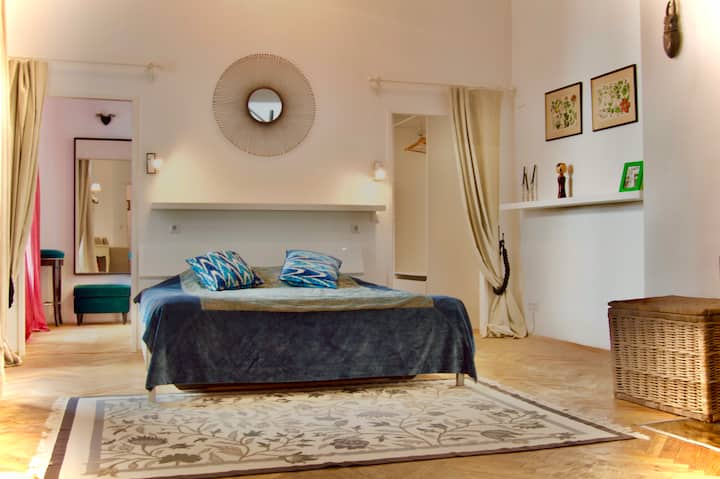 Central Apartment With A Large Private Terrace - Bécs