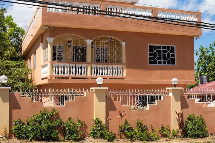 Uptop Getaway - Montego Bay