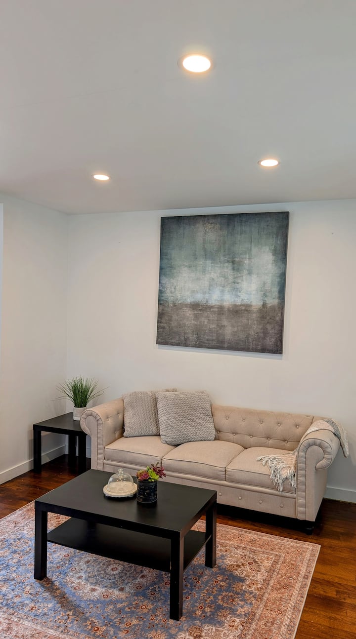 2 Bedrooms/1 Bath In St. Boniface - Winnipeg