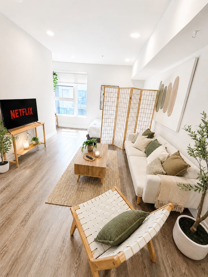 Gorgeous Condo | 2 Beds | Free Parking | No Fees - West Hollywood