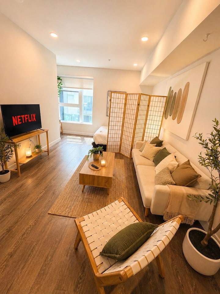 Gorgeous Condo | 2 Beds | Free Parking | No Fees - West Hollywood, CA