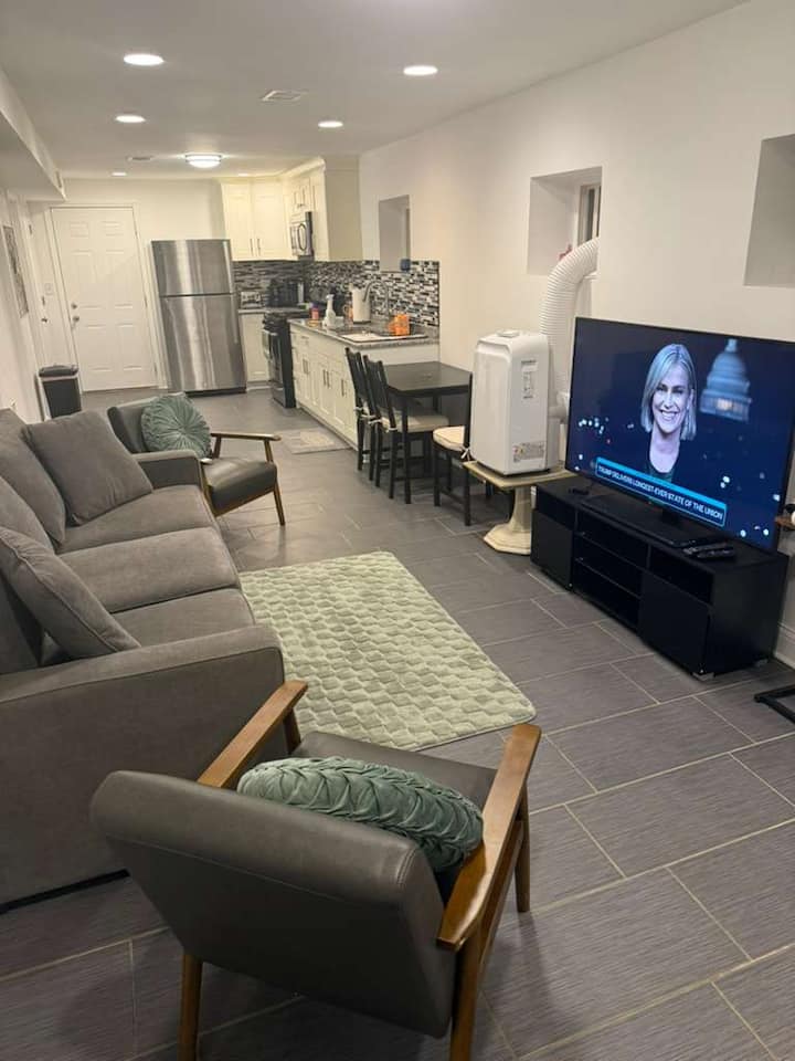 Bright 2 Bedroom On Quiet Street - Chicago