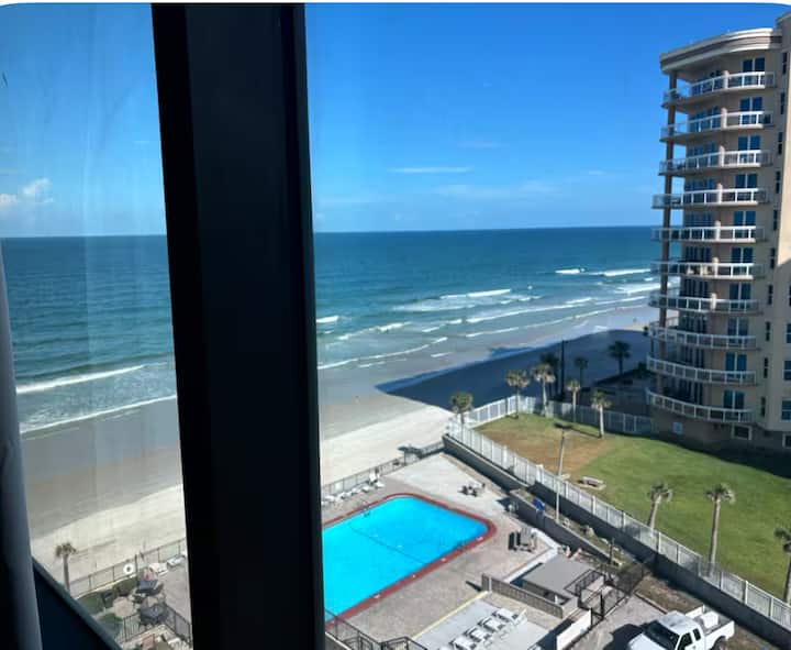 Amazing Condo On The Beach! - 戴通納海灘