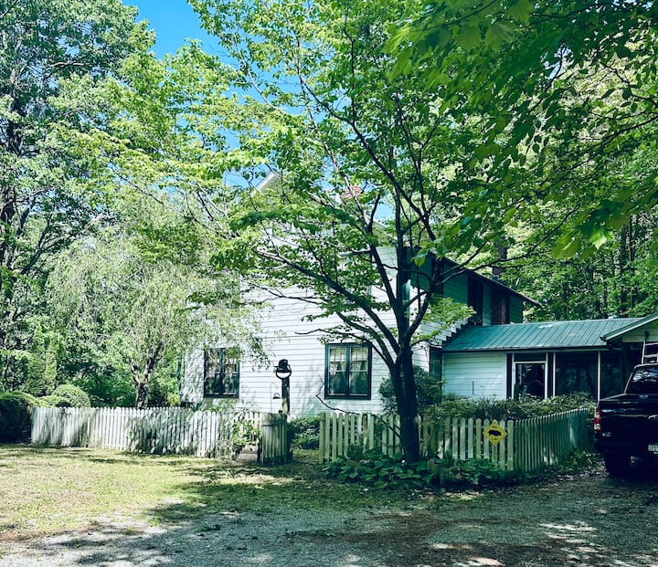 1950s 5br Walk To Downtown Garden Setting Home! - Tryon, NC