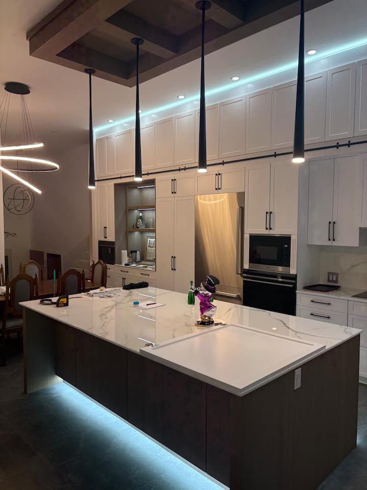 Modern Upscale Villa - Pointe-Claire