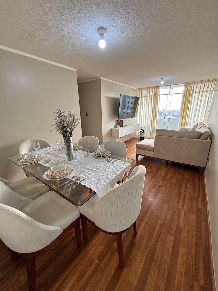 Departamento De Estreno Con Estacionamiento - Trujillo, Peru