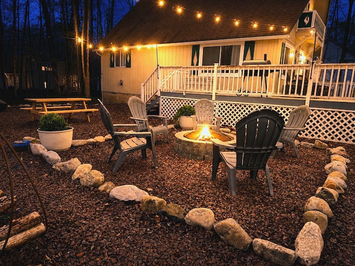 Modern Pocono Chalet With Fire Pit + Lake Access - Arrowhead Lake, PA