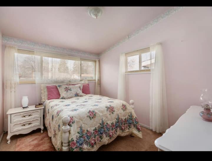 Nice Room - Detroit, MI