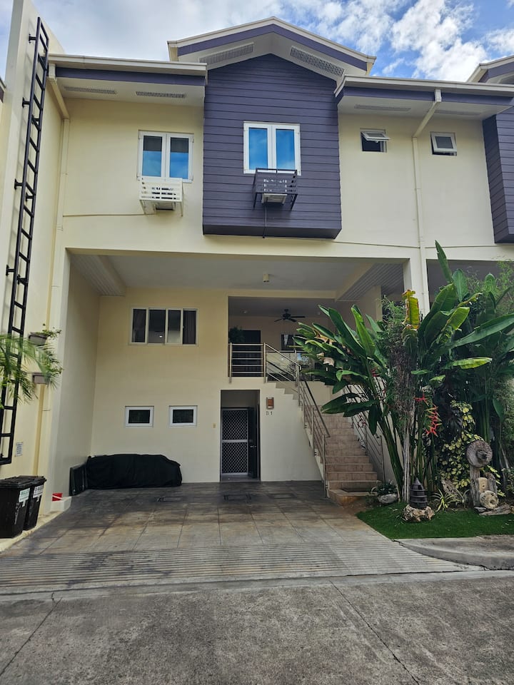 Bathtub - 50 Inch Tv - Netflix - Cebu