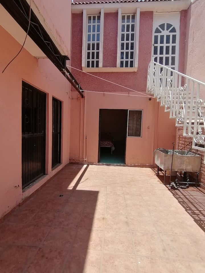 Habitación Para 4 Con Cochera - Aguascalientes