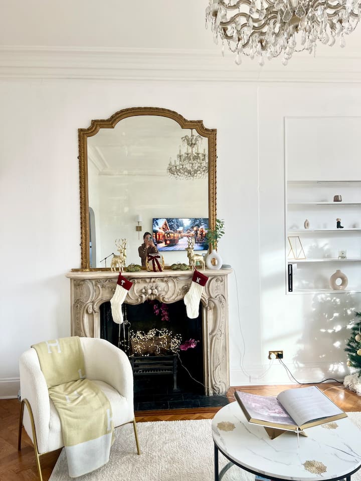 Gorgeous Parisian Style First Floor Flat - Chelsea