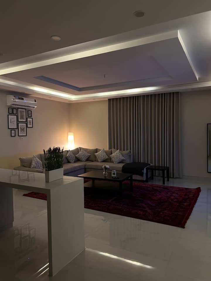 Luxurious 3 Bedroom Apt - Central Location - C2 - Dammam