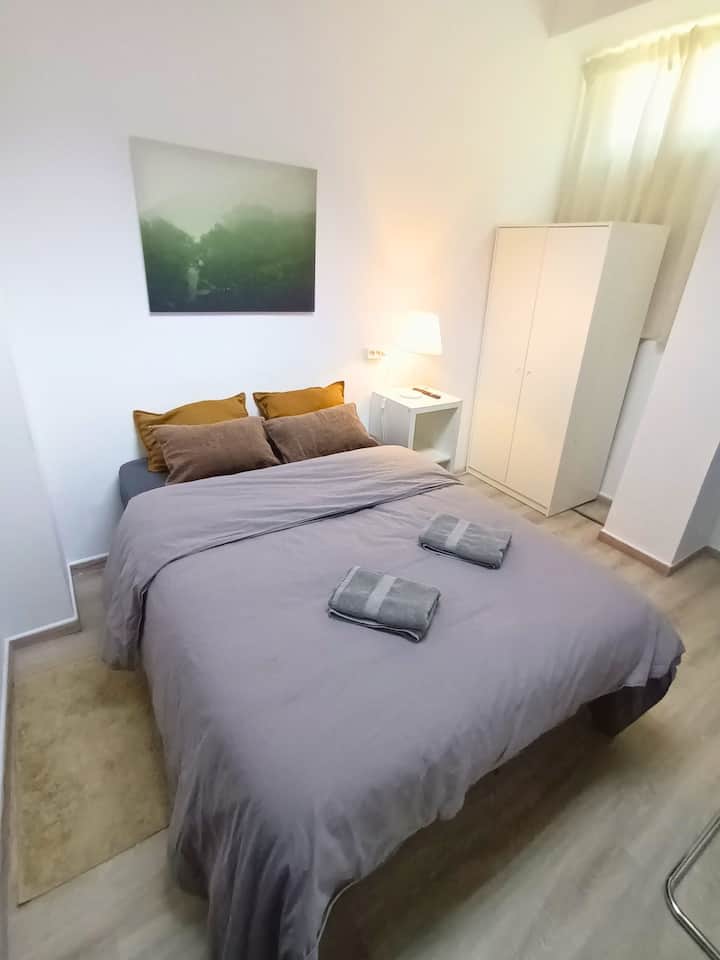 Amplia Habitación 10' Del Bernabéu  Y Gran Via - Madrid