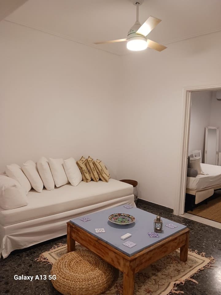 Obviously Yes!
Μεταξύ κέντρου & παραλίας. - Kalamata