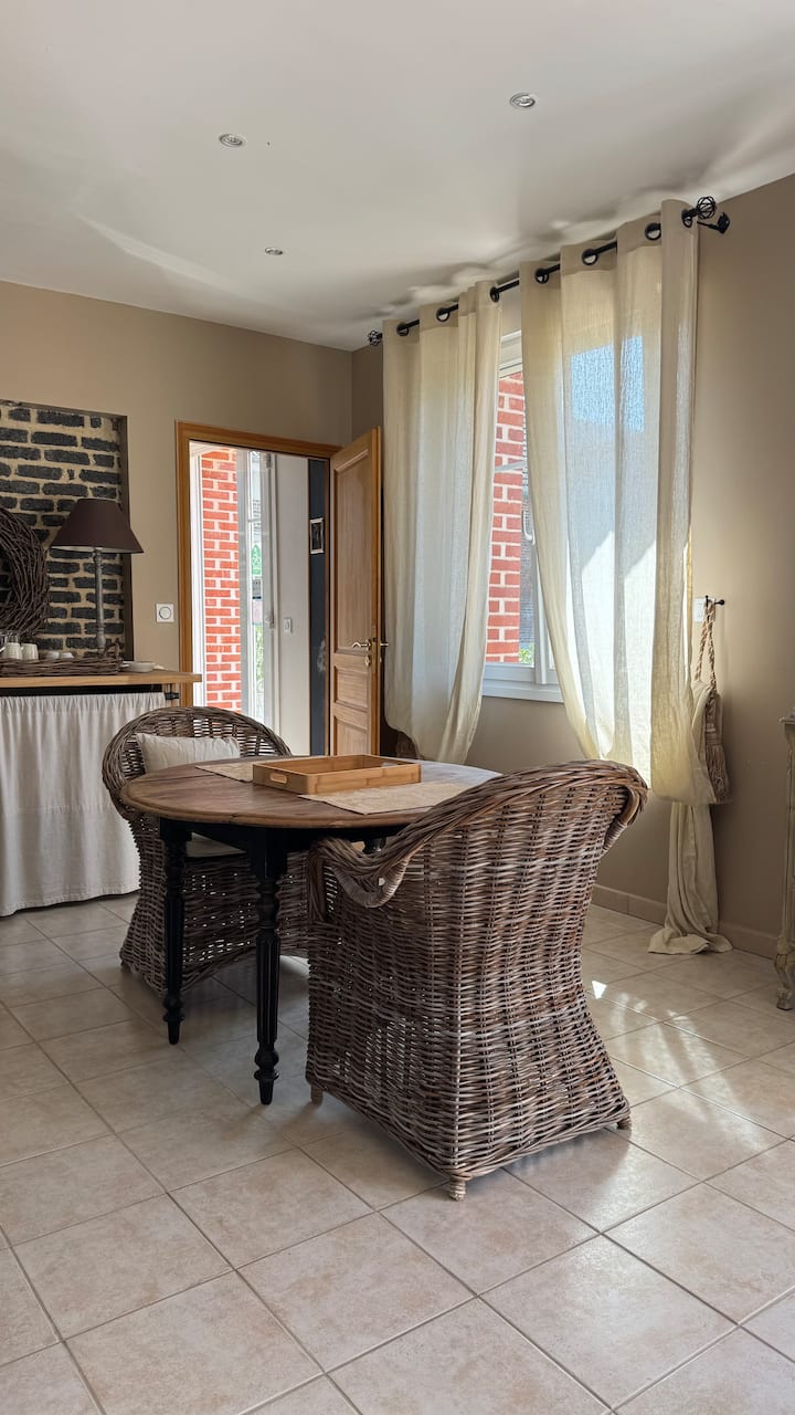 Chambre D’hôtes La Suite Du 12 / Petit Déjeuner - Péronne
