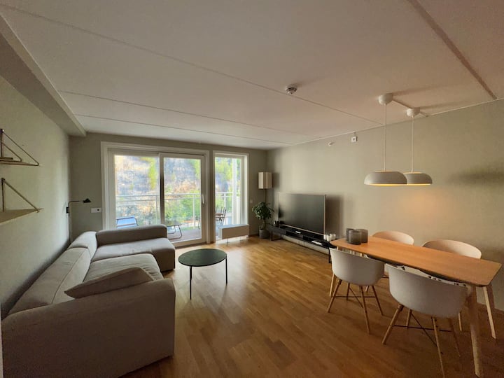 Moderne, Romslig & Sentralt – Med Balkong - Oslo